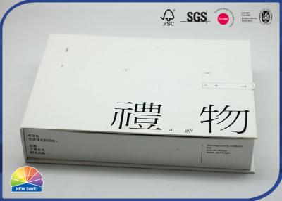 中国 白書のエヴァが付いている蝋燭の特殊紙のためのギフトによって蝶番を付けられるふた箱に香りをつけなさい 販売のため