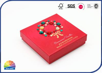 中国 アクリルのダイヤモンドによって飾られる注文のギフト赤い箱の金ぱく押しのロゴ 販売のため