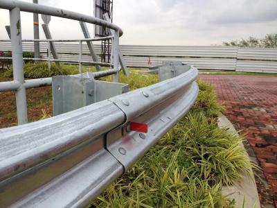 China Highway Guardrail M180 Proven And Trusted Guardrail For Highway Protection à venda