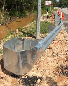 China Highway Guardrail M180 Hot Dip Galvanized W Beam 2.7mm Thickness for sale