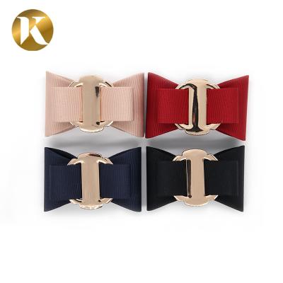 De aangepaste Decoratieve Ambachten van Schoenklemmen/Leerstijl In entrepot