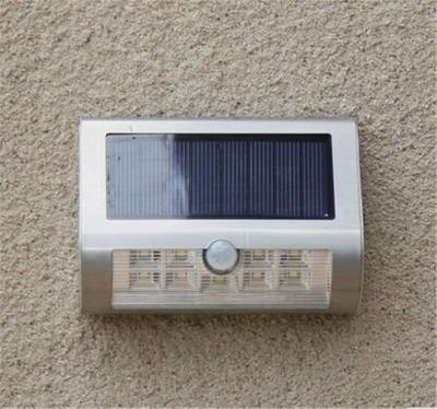 中国 3.2V 9PCS SMD2835 LEDのセンサーが付いている太陽壁ライト 販売のため