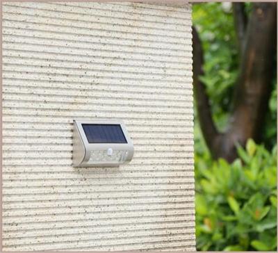中国 3.2V 9PCS SMD2835 LEDのセンサーが付いている太陽壁ライト 販売のため
