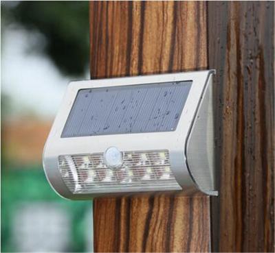 中国 3.2V 9PCS SMD2835 LEDのセンサーが付いている太陽壁ライト 販売のため