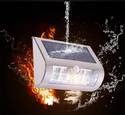 中国 3.2V 9PCS SMD2835 LEDのセンサーが付いている太陽壁ライト 販売のため