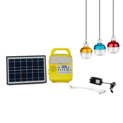 Cina FCC USB verso l'esterno il sistema di illuminazione domestico solare di 10W MP4 con 3 luci esterne in vendita