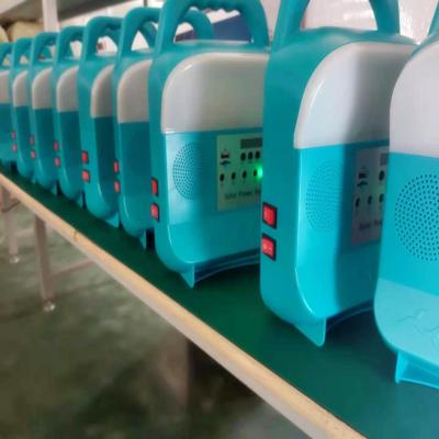 Cina Sistema d'accensione domestico del pannello solare della casa di Kit Power System Radio della fabbrica della Cina in vendita