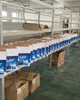 Cina Sistema d'accensione domestico del pannello solare della casa di Kit Power System Radio della fabbrica della Cina in vendita
