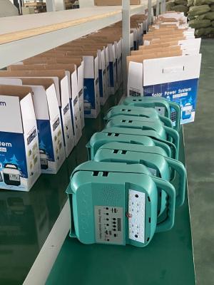 Cina Sistema d'accensione domestico del pannello solare della casa di Kit Power System Radio della fabbrica della Cina in vendita