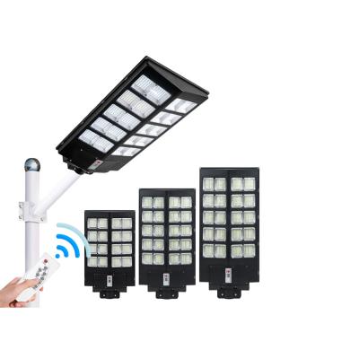 Cina L'ABS IP65 impermeabile 100w 300w del lampione del sensore di moto ha integrato l'iluminazione pubblica solare all'aperto in vendita