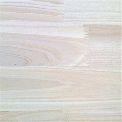 Cina Il legno solido unito del dito riveste il bordo di pannelli della mobilia del pino di 18mm con il film della maniglia affrontato in vendita