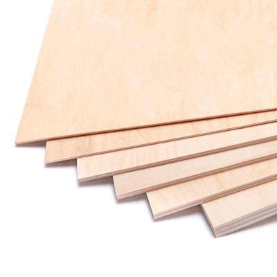 Cina Parete di legno solida laminata che riveste il compensato di pannelli affrontato film di 3mm 6mm 9mm 12mm 15mm in vendita