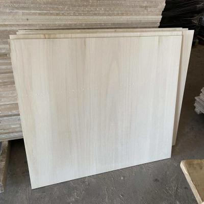 Cina bordi di legno solidi del Paulownia dei pannelli di 12mm 15mm per la decorazione di Furniiture in vendita