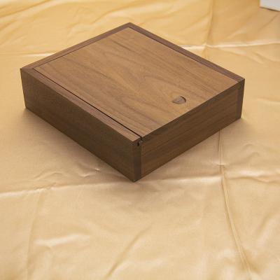 China Pine Packaging Sliding Lidded Wooden Box Exquisite Design OEM Service for sale