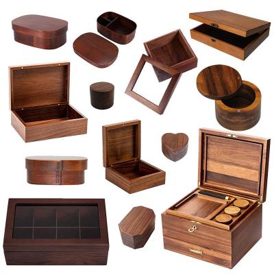 China FSC CC Pine Presentation Lidded Wooden Box for sale