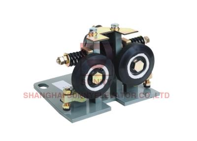 China Speed ≤ 5.0m/S Elevator Roller Guide Shoe For Elevator Spare Parts Guide Rails 8 - 20mm Width for sale