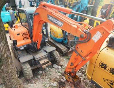 Cina Doosan usato 2017 Mini Wheel Excavator Doosan Dx 60W, tonnellata di seconda mano Digger Dx mobile idraulico 60W di Doosan 6 in di riserva in vendita