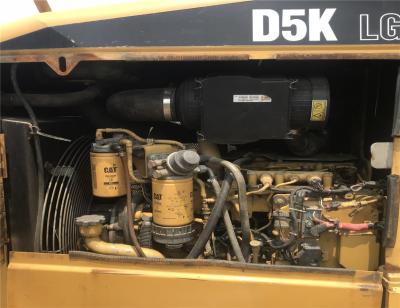 Cina Bulldozer Caterpillar D5K usato in ottime condizioni di lavoro con un prezzo incredibile. Bulldozer Cat D3c, D3g, D4c, D5h di seconda mano in vendita più un anno di garanzia. in vendita