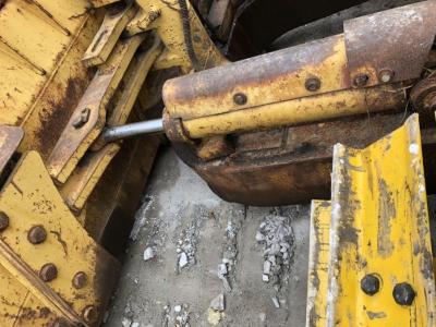 Cina Trattore a cingoli nuovissimo 70% originale di Caterpillar del bulldozer del gatto D5h del Giappone nella condizione di lavoro eccellente con il prezzo di stupore. Il gatto D3c, D4c, D5g, D5h è sulla vendita. in vendita