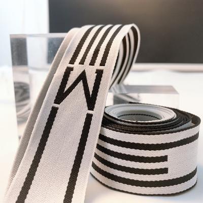 Cina Custom Letters Logo 2.5cm width Computer Jacquard Stripe Polyester Webbing Ribbon for Multi Purpose in vendita