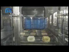 Het automatische 5 GallonFlessenspoelen het Vullen het Afdekken Materiaal van de Machine Gemakkelijke Verrichting