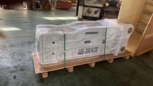 Quality 135mm Hydraulic Breaking Hammer 1800 kg HB20G Breaker For 20 Tons Excavator for sale