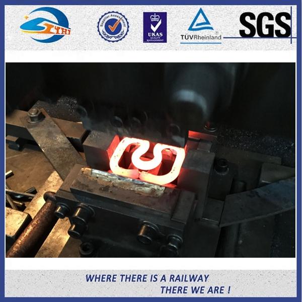 SKL 12 rail Concrete Sleeper Elastic Rail Clips With color painting