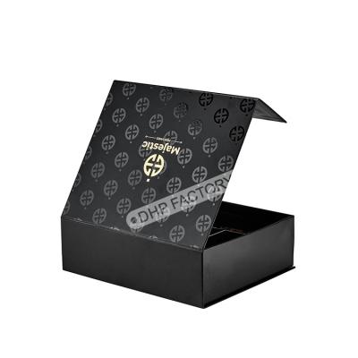 China Lujo cajas rígidas de cierre magnético con logotipo de acabado UV en venta