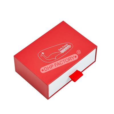 Cina Scatola per profumi di lusso rosso con manico EVA inserito e logo di foglio per scatola regalo in vendita