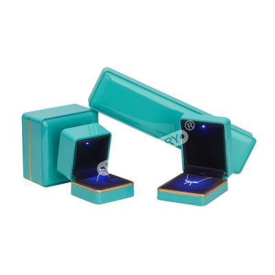 China Luxury Jewellery Presentation Box Necklace Display Box Tailored Made for sale