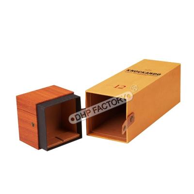 Cina Scatola regalo di carta rigida arancione di lusso con involucro in pelle per vino e whisky in vendita