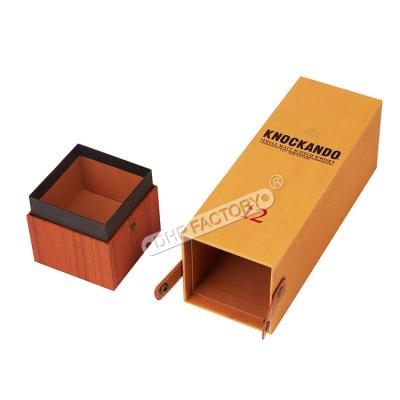 Cina Scatola regalo di carta rigida arancione di lusso con involucro in pelle per vino e whisky in vendita