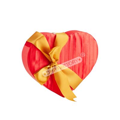 中国 ロマンチックなサテンハート形 ギフトボックス 金色の弓 結婚式の豪華パッケージ 販売のため