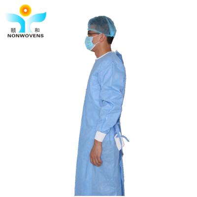 Cina abito chirurgico eliminabile di certificazione materiale degli abiti ISO13485 EN13795 di 120*140cm SMS in vendita
