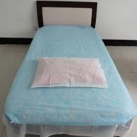 China SPP Disposable Bedsheet Roll , Elastic Fitted Bed Sheets ISO FDA for sale