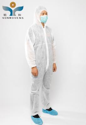 中国 SBPPの使い捨て可能な保護つなぎ服は25gsmセリウムISOの非編まれた衣類に適する 販売のため