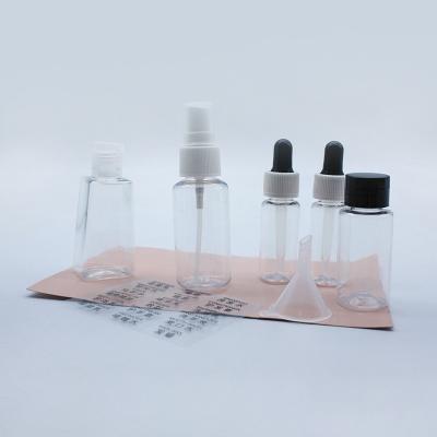 Cina La bottiglia riutilizzabile dello spruzzo di viaggio di spaccatura trasparente semplice di stile ha messo 30ml~60ml in vendita