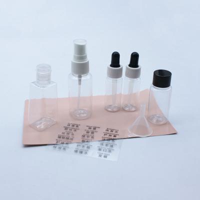 Cina La bottiglia riutilizzabile dello spruzzo di viaggio di spaccatura trasparente semplice di stile ha messo 30ml~60ml in vendita