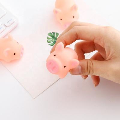 中国 安い卸売プロモーション BPAフリービニール PVC トイ キッズのスキー ミニ 可愛い豚 販売のため