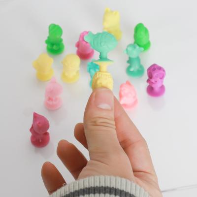 中国 プロモーション 小型カプセル キャンディーコレクション トイ TPR スティッキー ミニフィギュア スティキーズ キッズ トイ 販売のため
