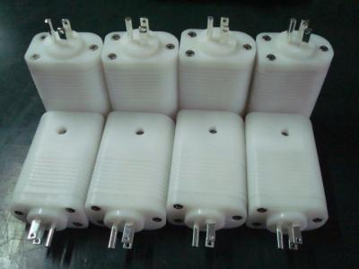 China Peças plásticas feitas à máquina da placa de ouro branco do tanoeiro de UPE para a eletrônica tomada de três pontos à venda