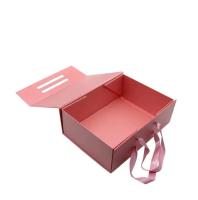 China Rectangular Folding Cardboard Giftbox Hamper Magnetic Closure In Bulk for sale