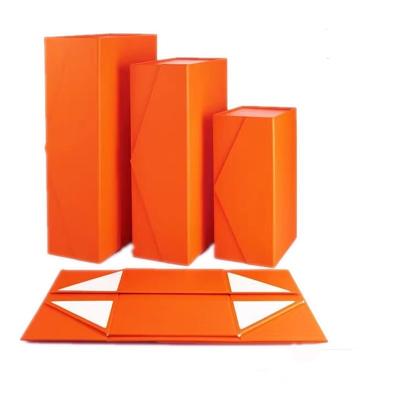 China Op maat gemaakte opvouwbare cadeaubon Oranje kartonnen traktatie dozen met magnetische sluiting Te koop