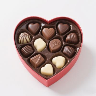China Fabrik Großhandel Hochwertige Herz-förmige Schokoladenkästen mit anpassbaren Logos und Größen zu verkaufen