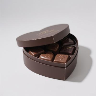 China Fabrik Großhandel Hochwertige Herz-förmige Schokoladenkästen mit anpassbaren Logos und Größen zu verkaufen