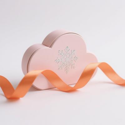 China Fabrikmaßgeschneiderte Wolkenförmige Geschenkverpackungskisten mit Mustern für verschiedene Feierlichkeiten zu verkaufen