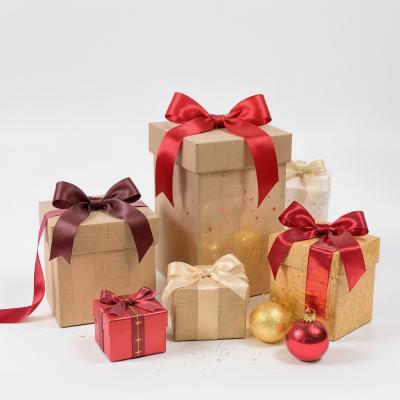 中国 リボン付きカスタム硬質ギフトボックス、環境に優しい厚紙包装箱 販売のため