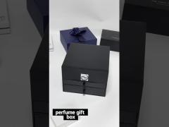 De doos van de parfumgift