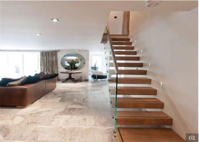 China Customized Straight Staircase Wood Stairs Design with Glass Railing for sale