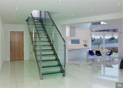 China Interior double spine wood tread straight staircase with rod bar railing for sale